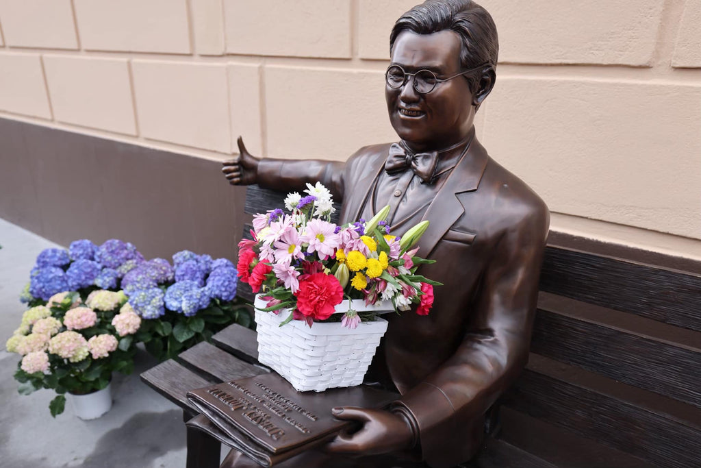 Jersey Honors Michael Yun with Bronze Statue | Randolph Rose Collection